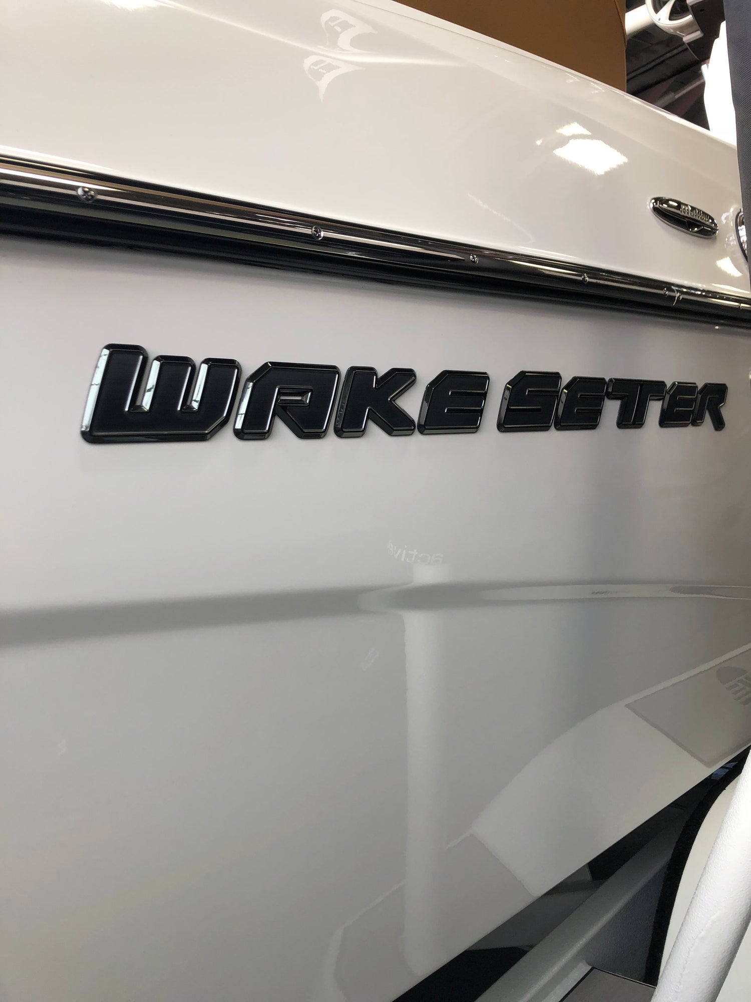 Malibu Wakesetter Hull Decal, 32" (Chrome) 2017-19